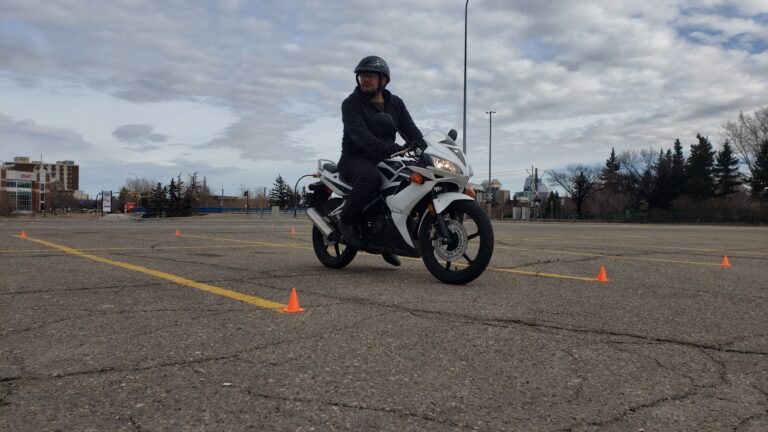 ROAD RUNNER DRIVING SCHOOL